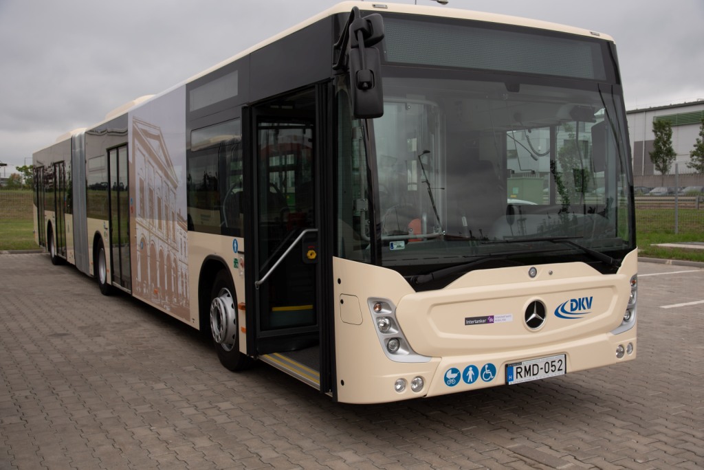 Öt Debrecenben készre szerelt csuklós busz áll forgalomba a DKV-nál ... Öt Debrecenben készre szerelt csuklós busz áll forgalomba a DKV-nál ...
